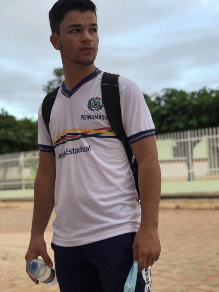 Estudante Hugo Moreira é proibido de gravar Tik Tok em escola - Tudo ...